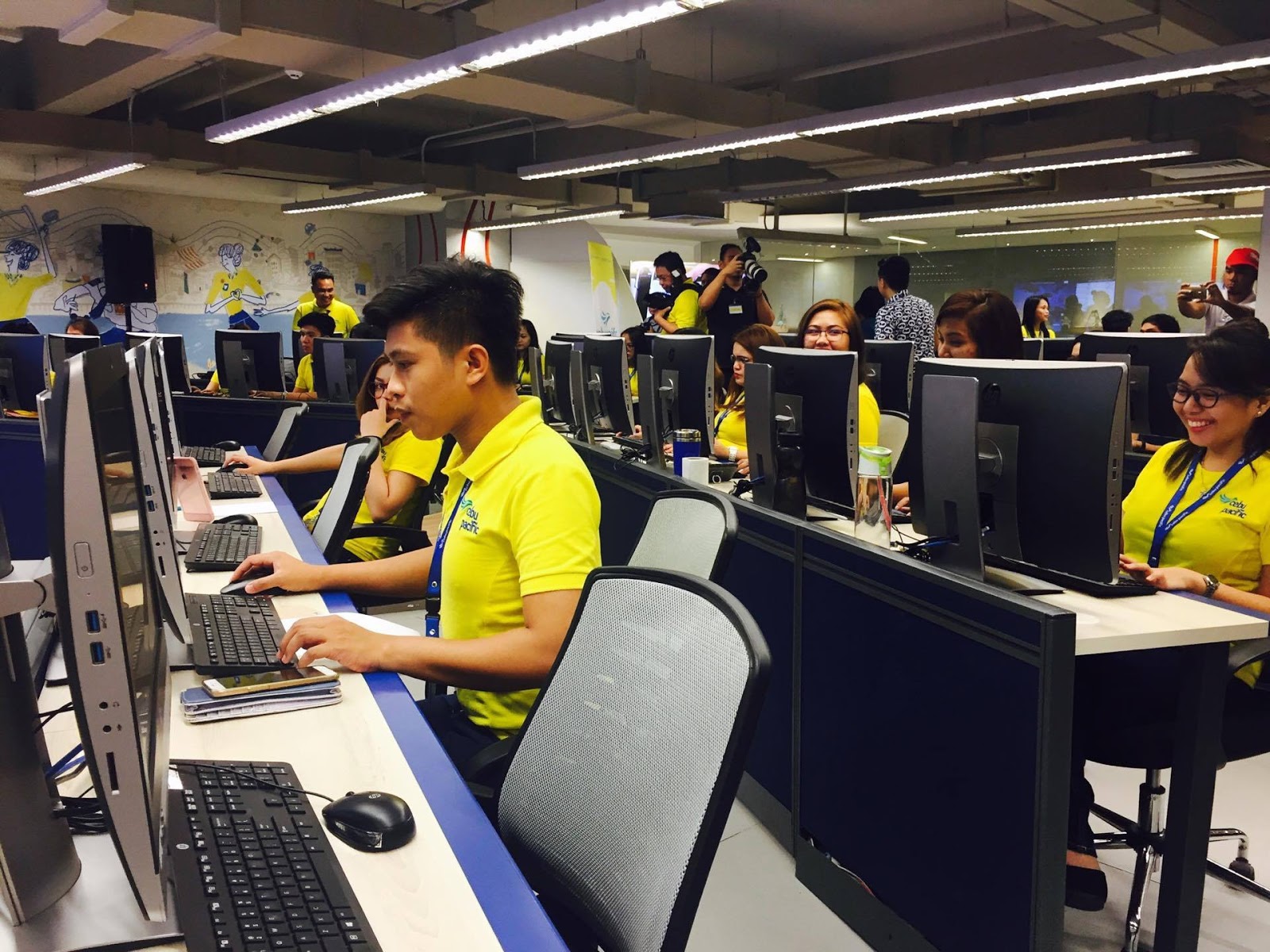 Cebu Pacific Introduces The CEB Customer Command Center to the Media ...