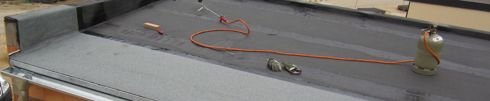 Unser Hausbau: Garage in Eigenleistung: 3. Lage Bitumenbahn angeschweißt