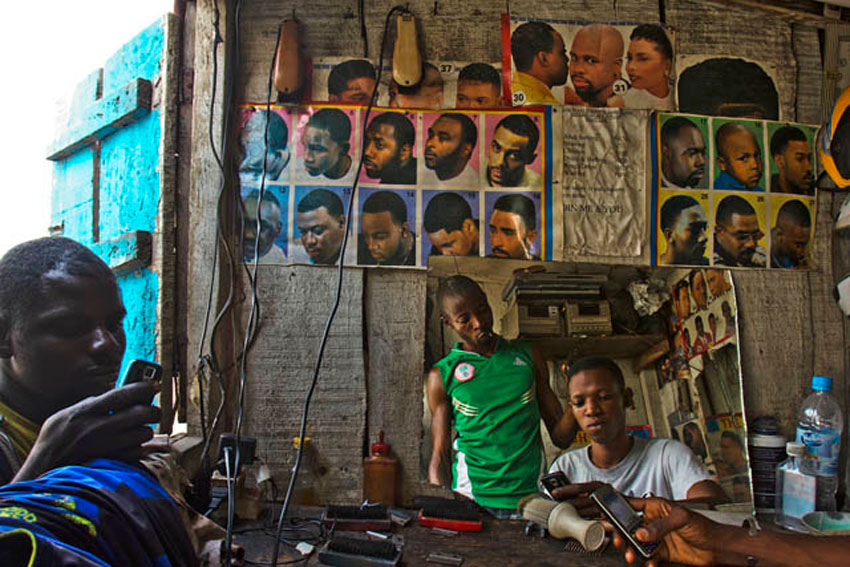 TROPICALIZER: Andrew Esiebo // West african barber shop