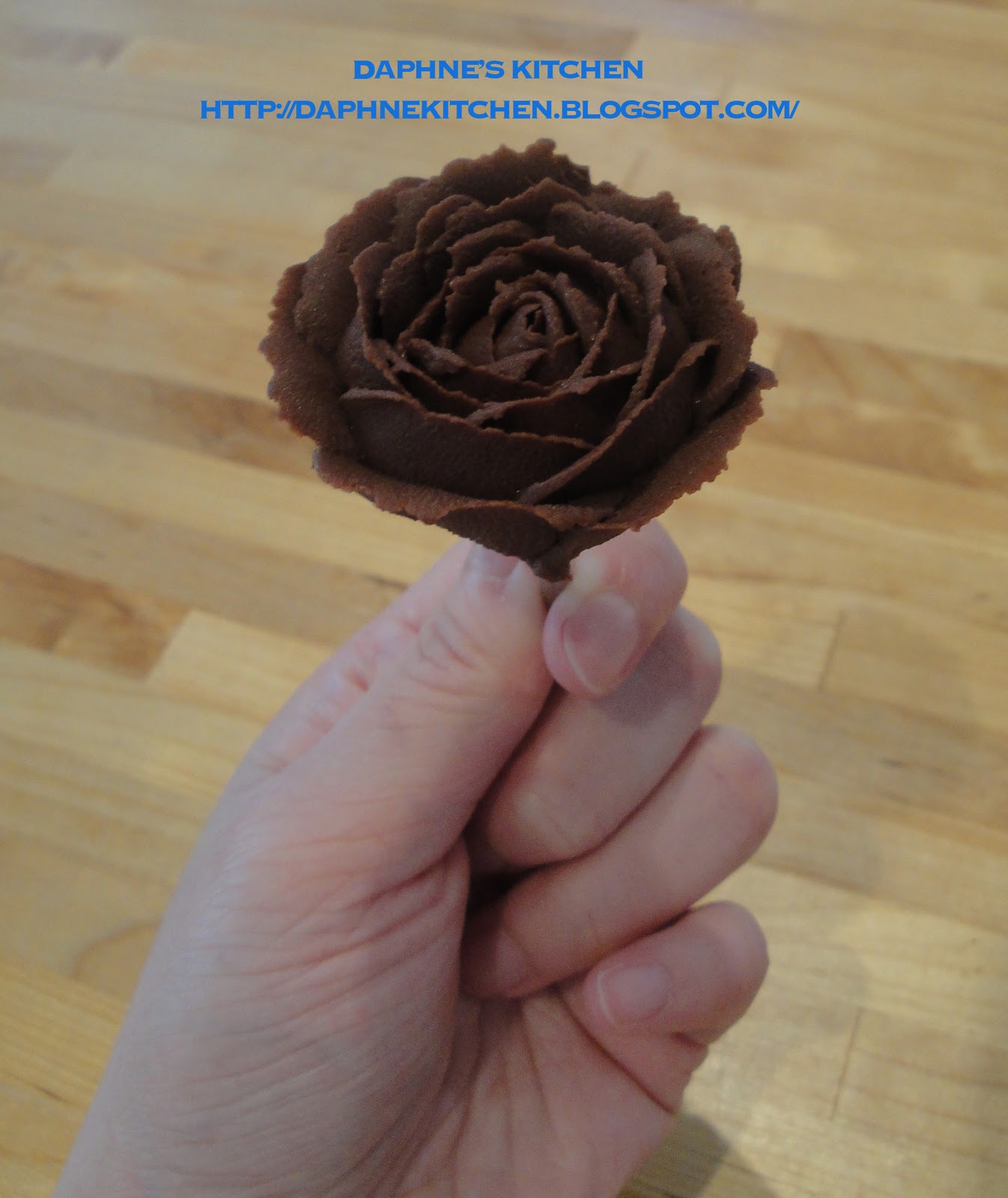 Daphne's Kitchen: Piped Ganache Rose