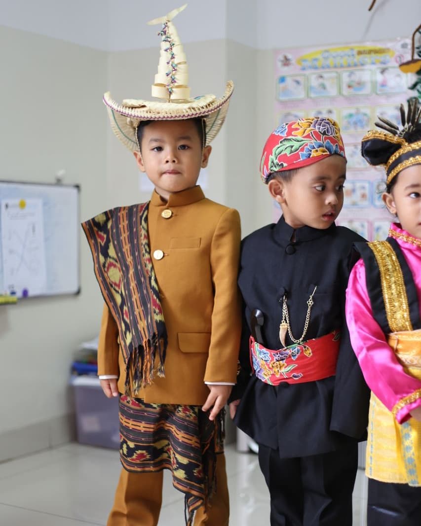 " SANGGAR NUSANTARA DOT COM " | Jakarta: SEWA BAJU ADAT NUSA TENGGARA ...
