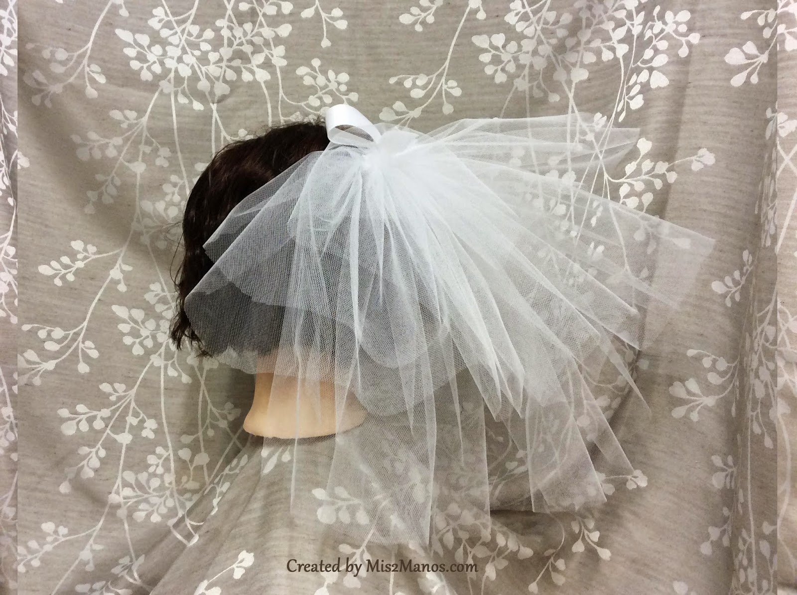 Mis 2 Manos: Made by My Hands: Mini Bridal Shower Party Veil with White Bow