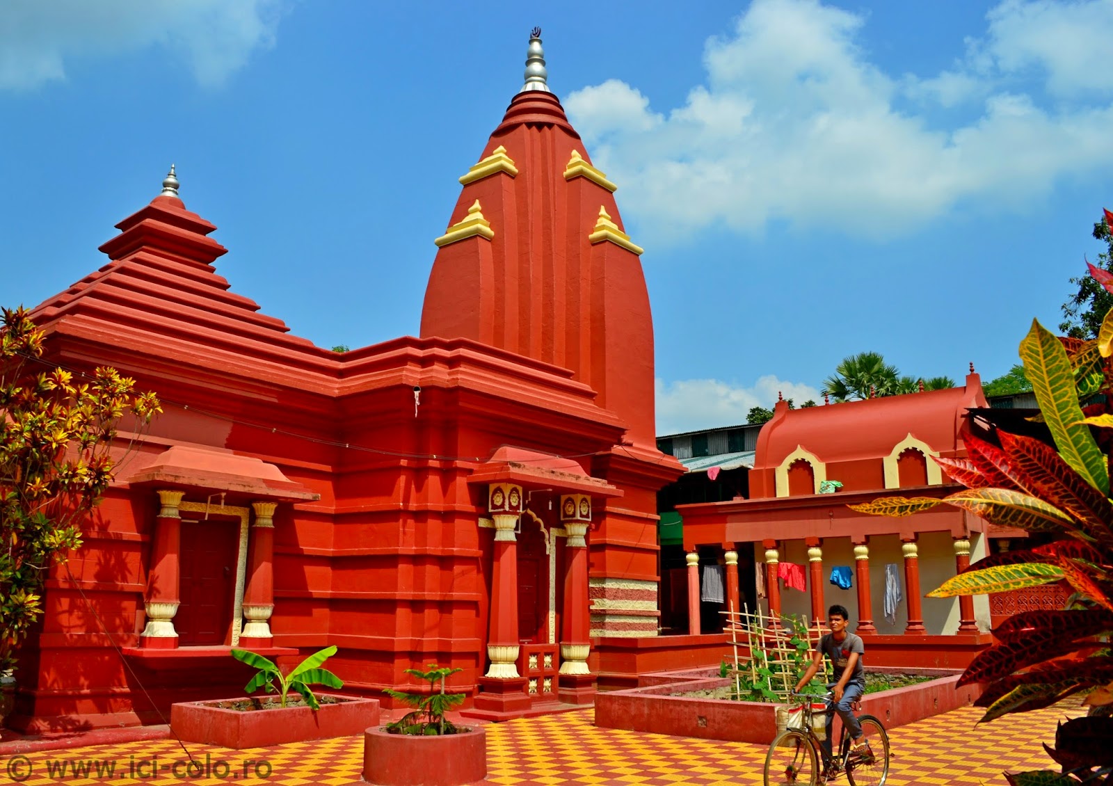 Temple hinduiste din Seven Sisters Land: zei, sfinţi și sacrificii (2 ...