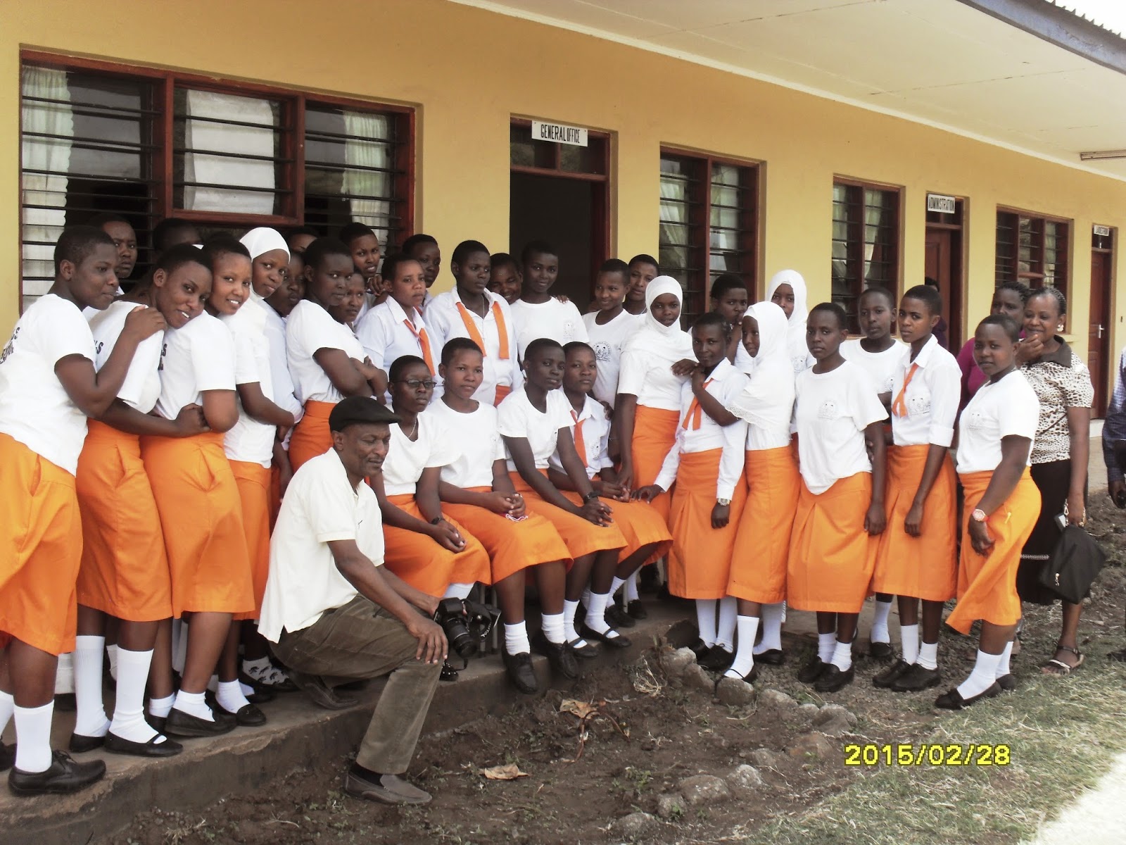 ARUSHA GIRLS HIGH SCHOOL YAPOKEA MSAADA WA VITABU VYENYE THAMANI YA ...