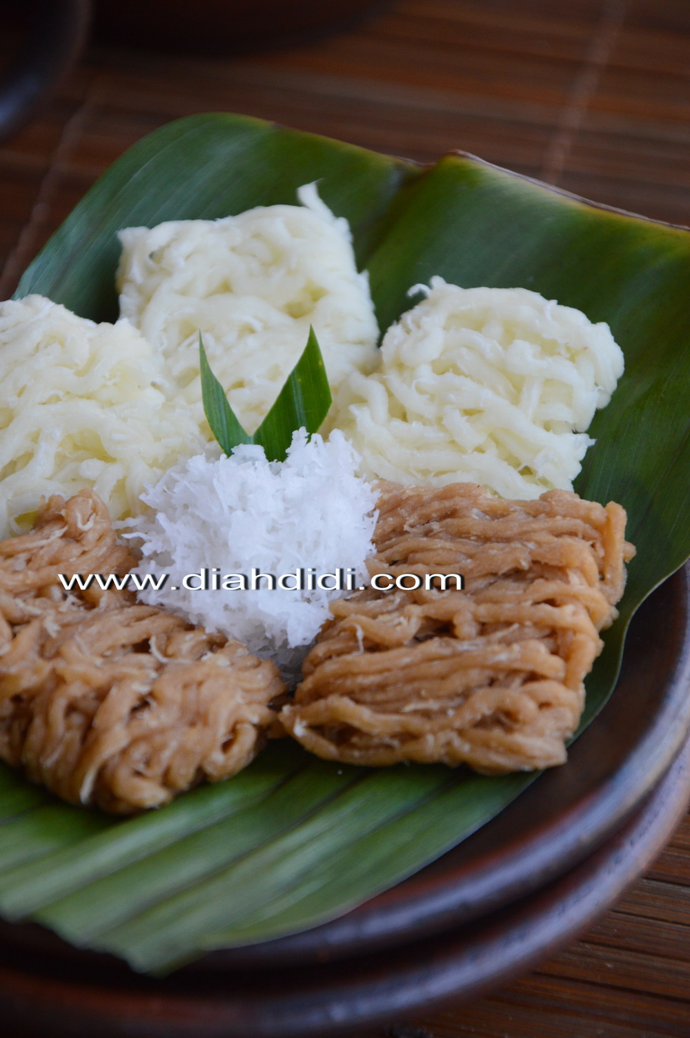 Diah Didi's Kitchen: Gethuk Lindri..& Gethuk Gulung..^^