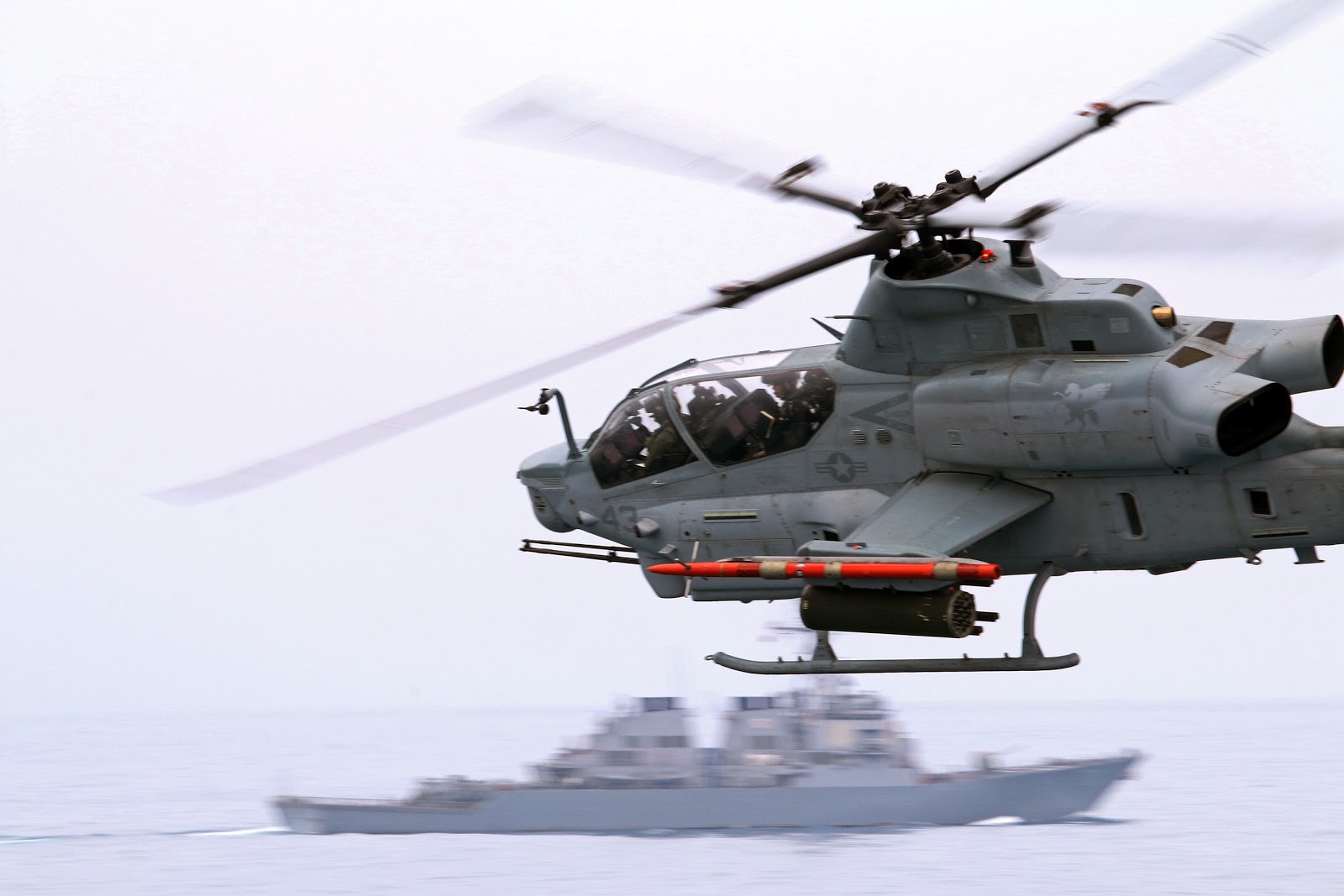 SNAFU!: AH-1Z/UH-1Y around the ship...pics by Mass Communication ...