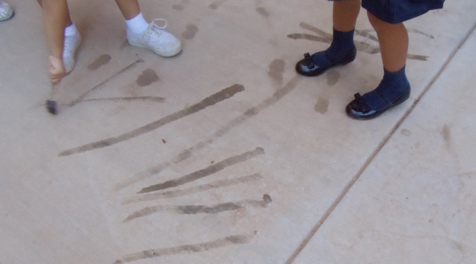 Hands, Head 'n Heart in the Artroom: Kinder: Line Paintings