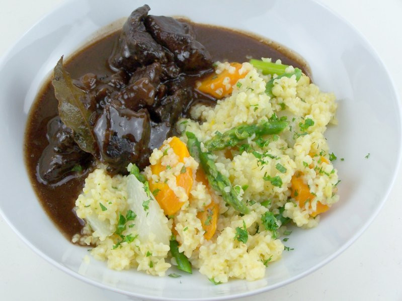 Lecker Bentos und mehr: Ragout vom Ochsenbäckchen mit Gemüse-Bulgur