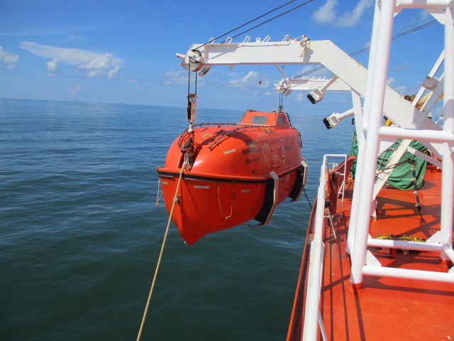 LIFEBOAT MONTHLY MAINTENANCE ONBOARD