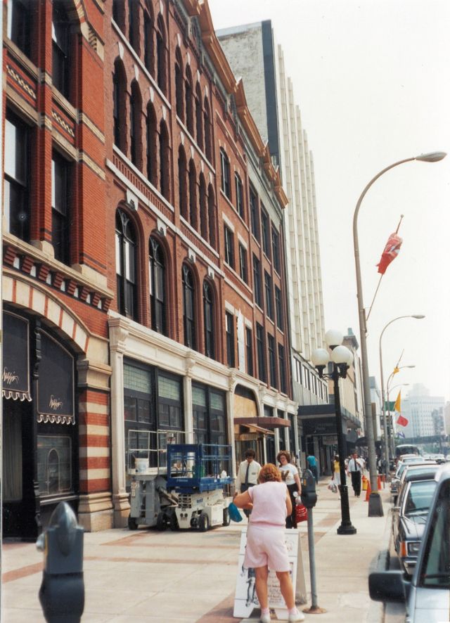 50 Color Snapshots That Capture Street Scenes of Syracuse, New York in ...