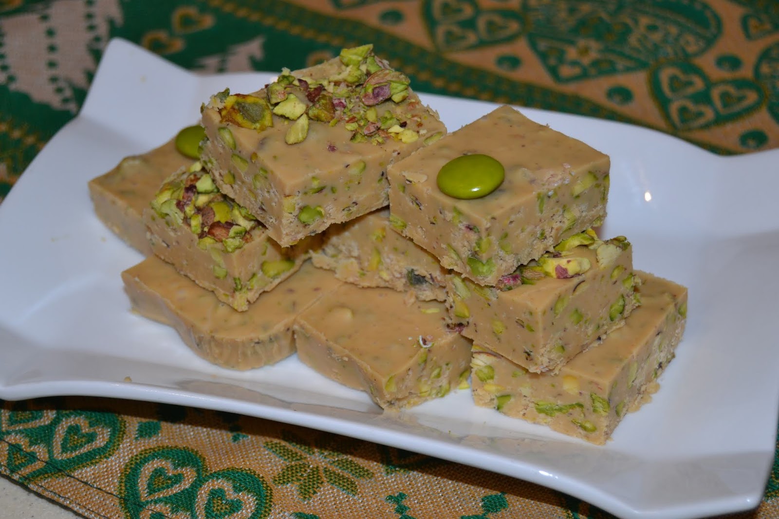 ENSUCRAT: TORRÓ DE XOCOLATA BLANCA I FESTUCS