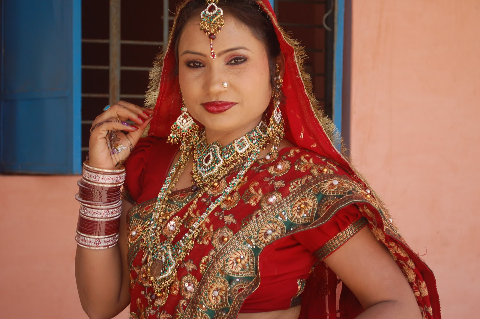 Chhattisgarh's Page 3: Mona Sen Chhattisgarhi Actress In Bridal Look