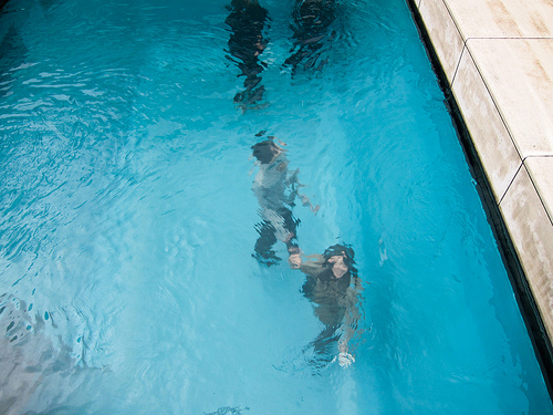 Fake Swimming Pool In Japan | Let the World Know