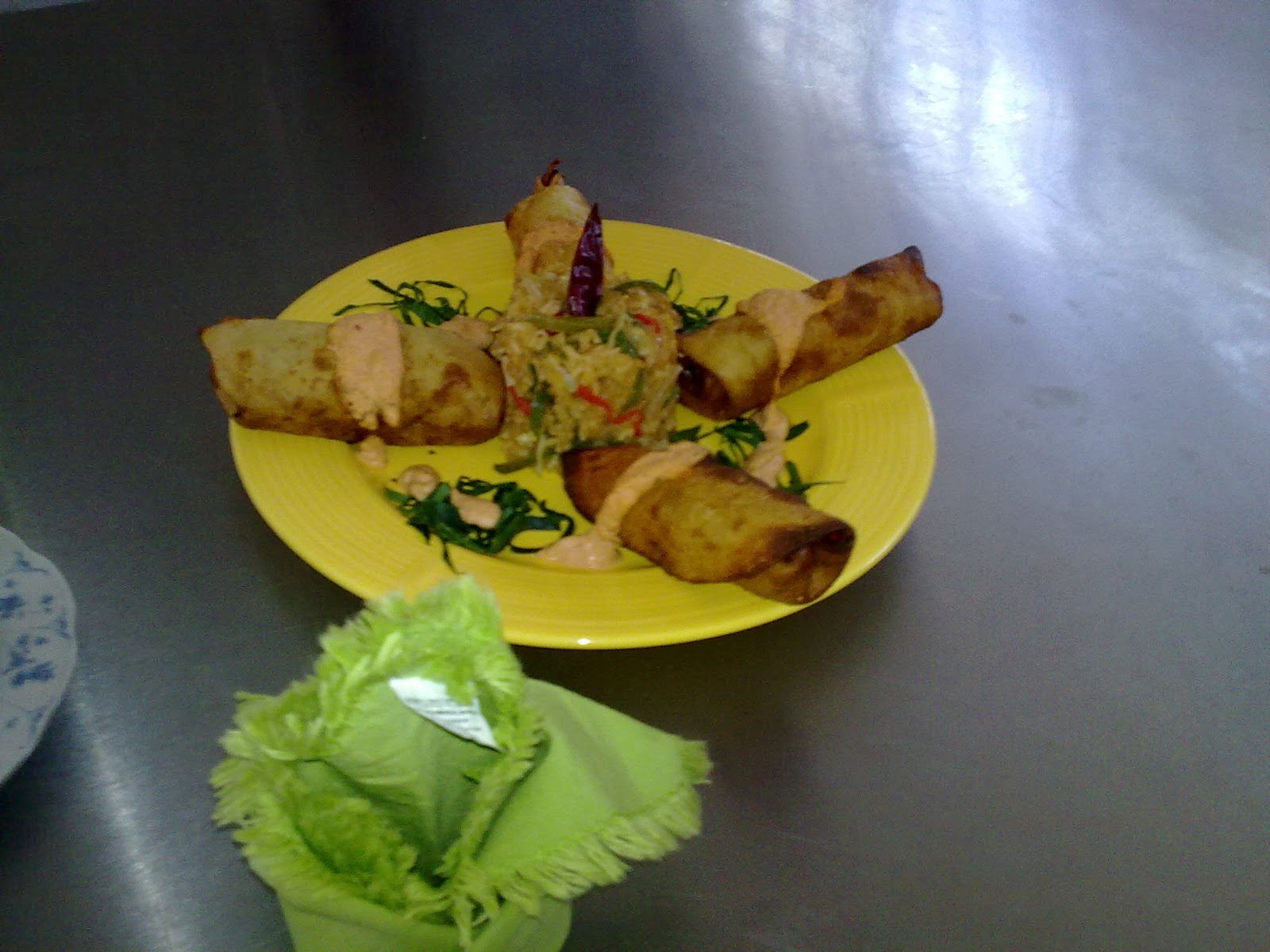 tecnicas basicas para cocinar: arroz frito y rollitos california