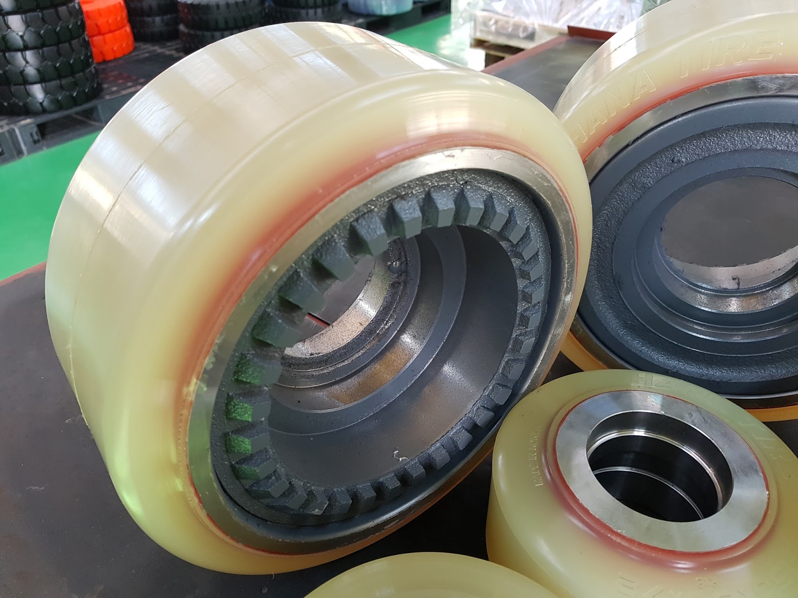 Forklift Urethane Tire Total Solution HANA TIRE: 2016