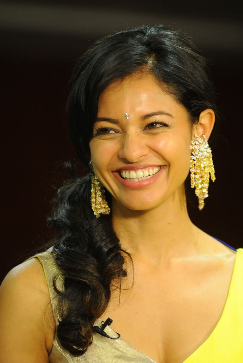 Actress Pooja kumar Hot Photos From Vishwaroopam - Hot PHOTOSHOOT ...