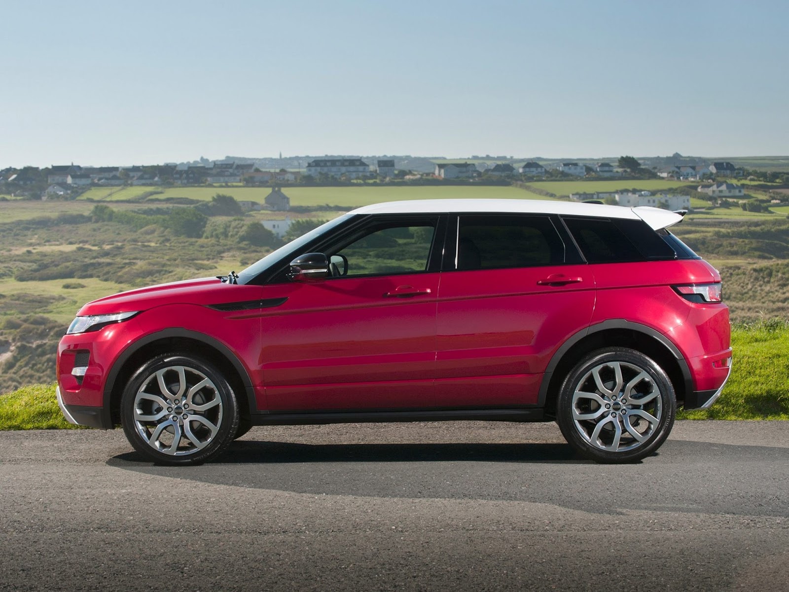 Land Rover Range Rover Evoque Pure SUV Pictures - BestCarsY