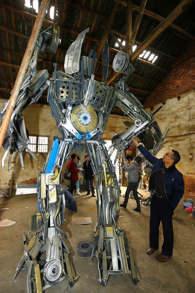 BLOG-G20: Petani bina robot Transformer guna besi terpakai (8 Gambar)