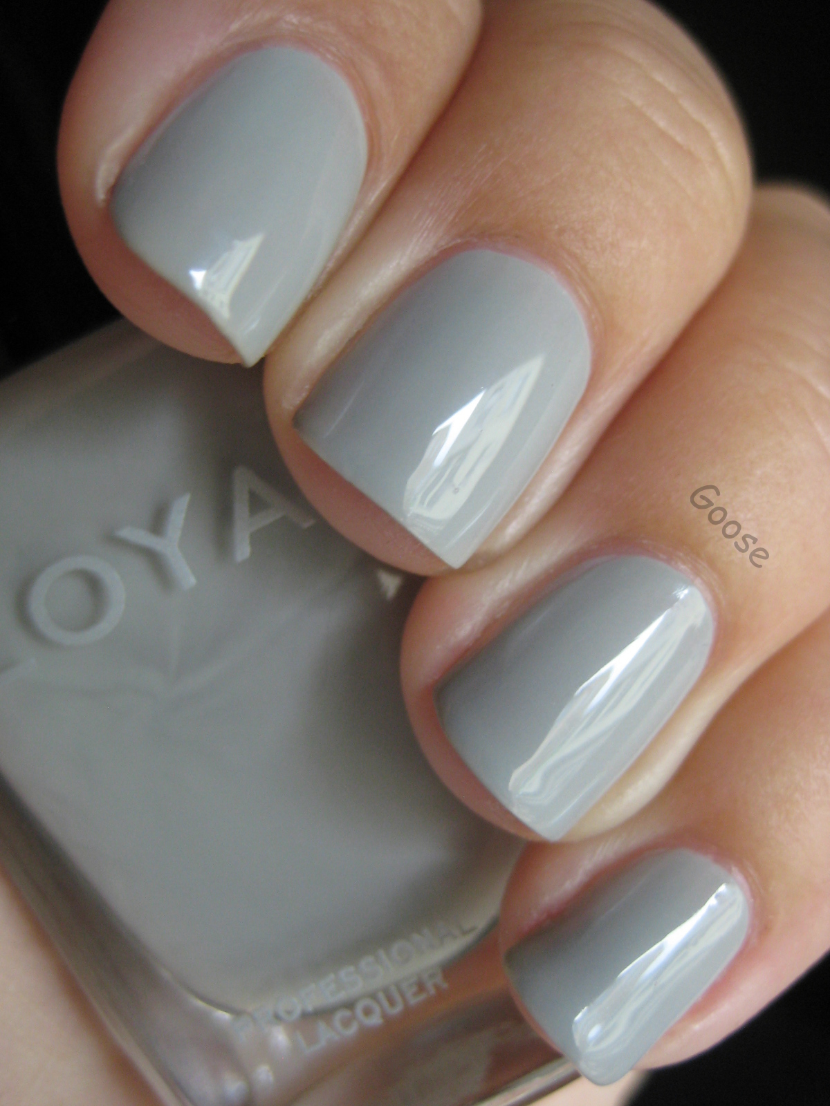 Goose's Glitter: Perfect Rainy-Day Grey: Zoya Dove