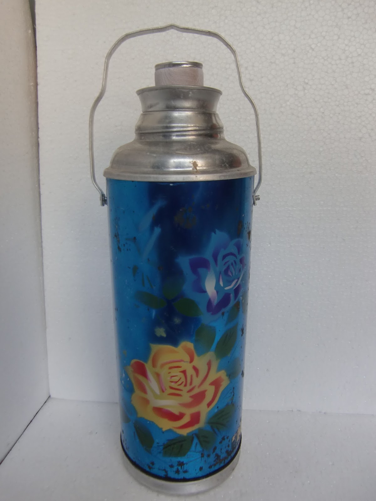 CILEGON ANTIK: Thermos Air Made In China : Corak Bunga Warna Biru