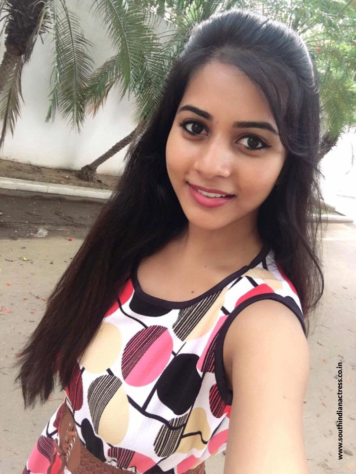 Suza Kumar Selfie Photos 2 - South Indian Actress