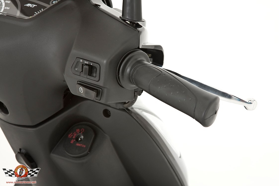 SCOOTER TEAM: Test Drive AKT Dynamic 125cc