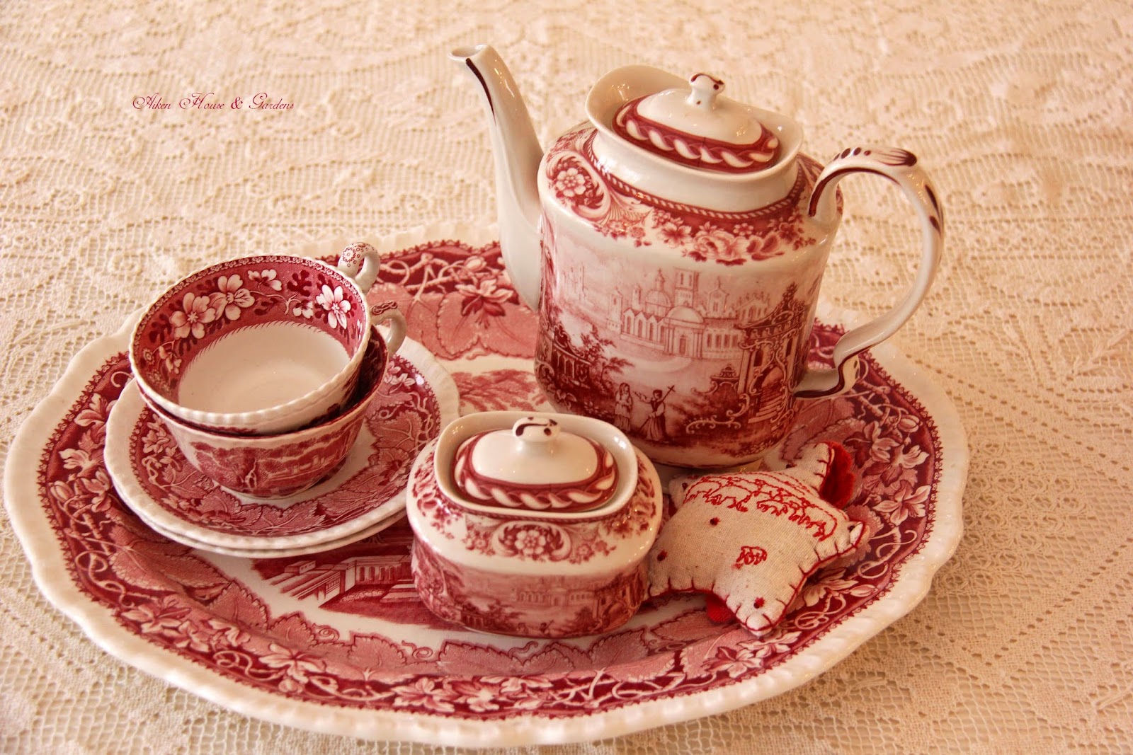 Aiken House & Gardens: Red & White Transferware Tablescape