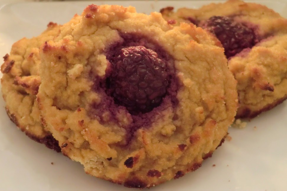 Petits gâteaux à la noix de coco et fruits rouges sans gluten et sans ...