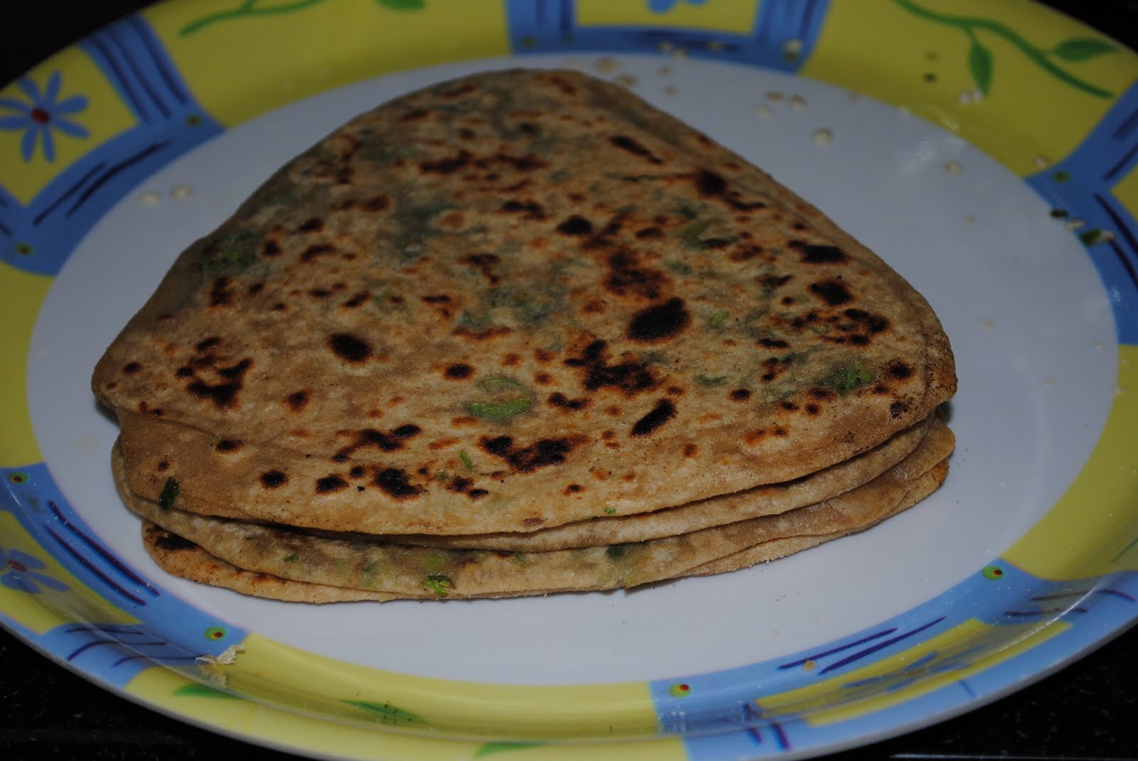 Flavors....Simply Spice it Up!!!: What's in a shape? Triangular rotis!