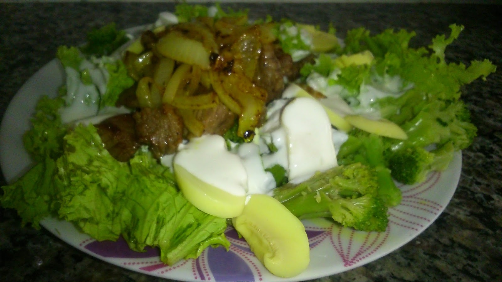 Cozinhando para Ela: Salada de Contra Filé com molho de Iogurte ...