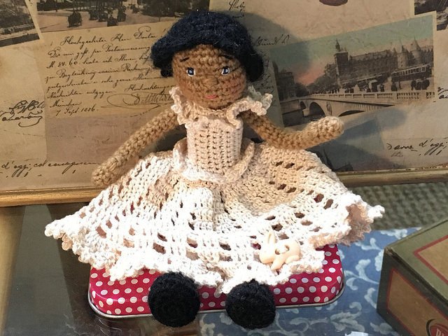 By Hook, By Hand: Courtesy of Joyce, a Crochet Hitty pattern for you!