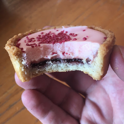 A Review A Day: Today's Review: Mr. Kipling Tangy Raspberry Tarts