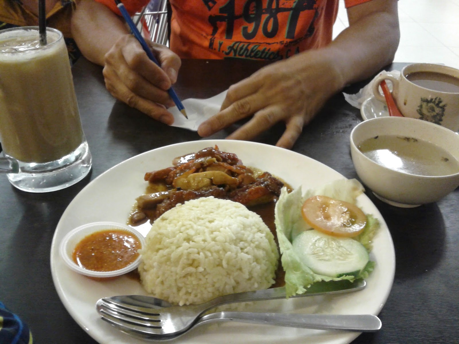 Neeja Shamiza: Puncak Alam : Pak Hailam Kopitiam