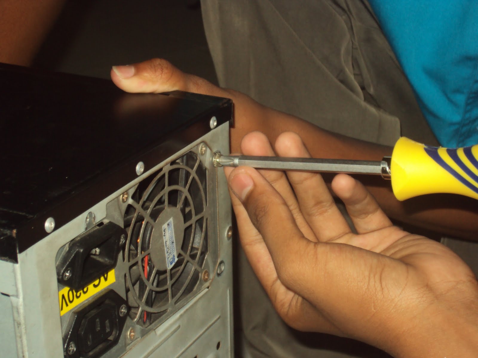 OTODIDAK COMPUTER: Langkah 8: Pemasangan PSU