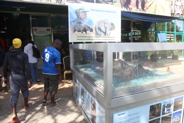 WAGENI WAFURIKA MALI ASILI NA UTALII KATIKA MAONYESHO YA SABASABA ...