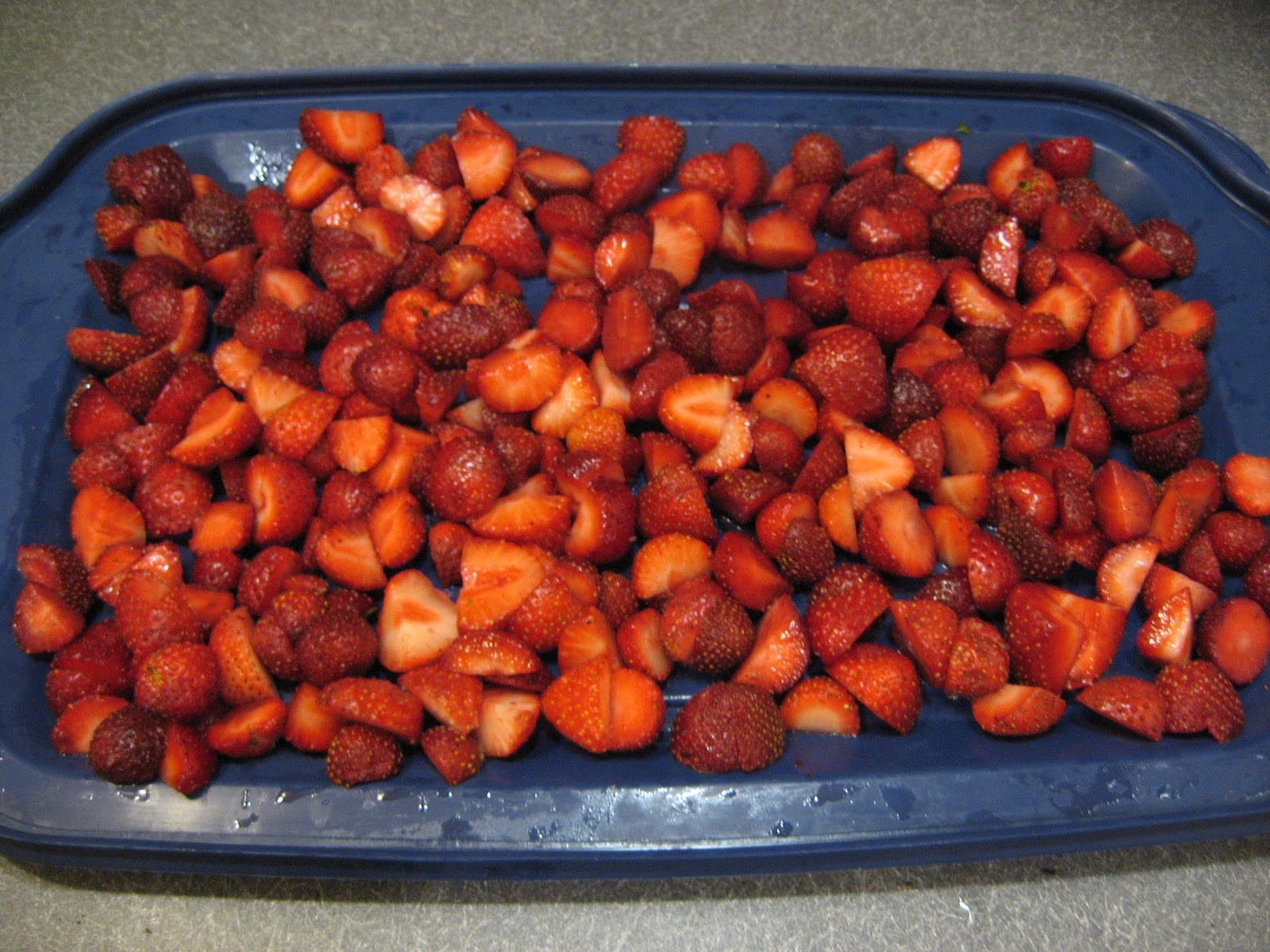 Happy Home: Preserving Fruit- Freezing Strawberries
