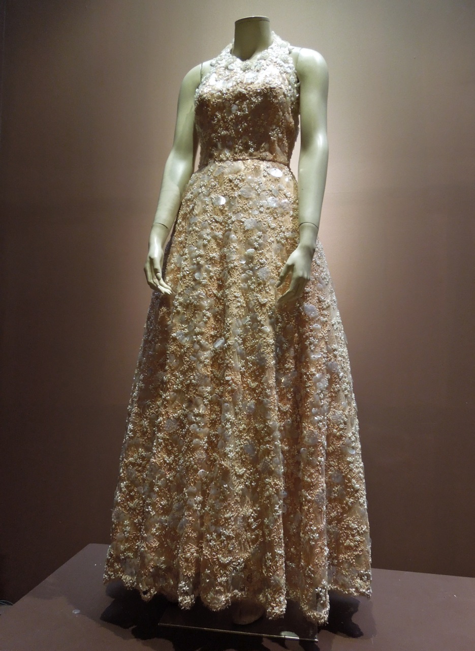 Hollywood Movie Costumes and Props: Original movie costumes from Life ...