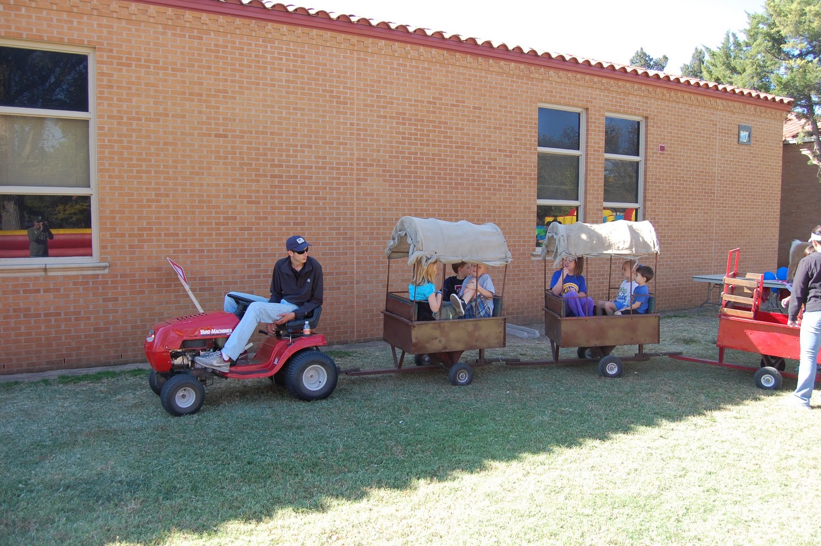 Tech Terrace-UNIT News: Roscoe Wilson Fall Festival