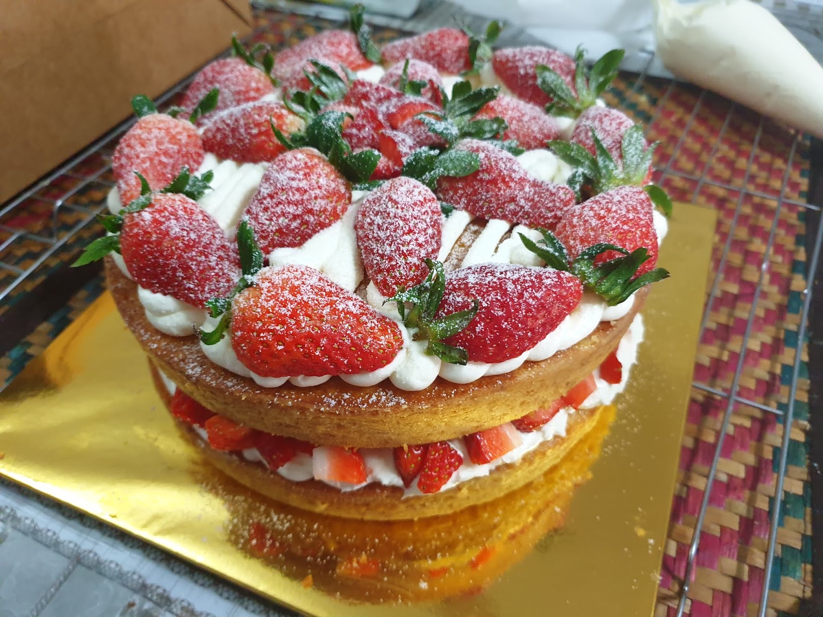 ZULFAZA LOVES COOKING: Victoria Sandwich Cake
