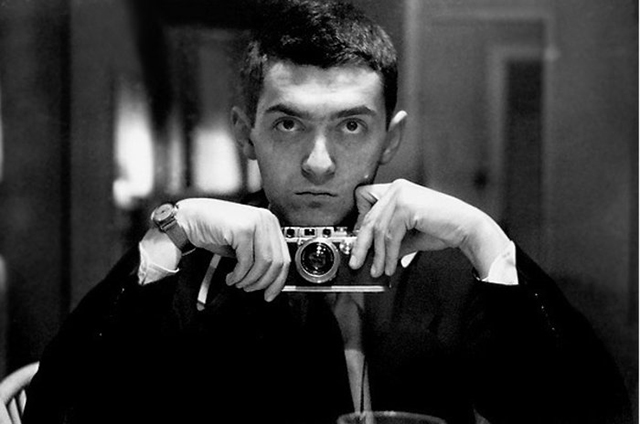 30 Amazing Vintage Photos of Celebrities Posing With Their Cameras ...