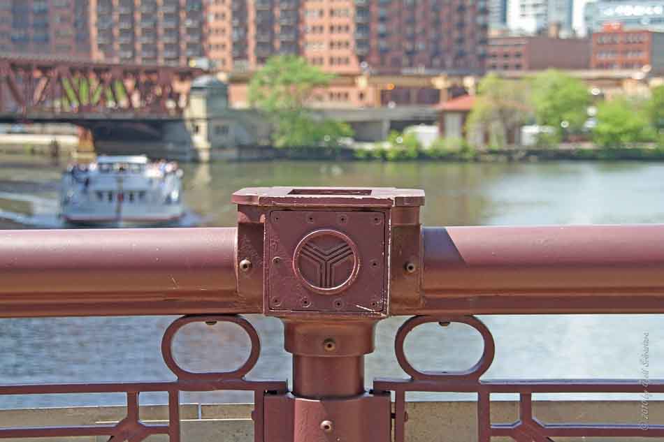 Public Art in Chicago: The Y-Symbol / Municipal Device..