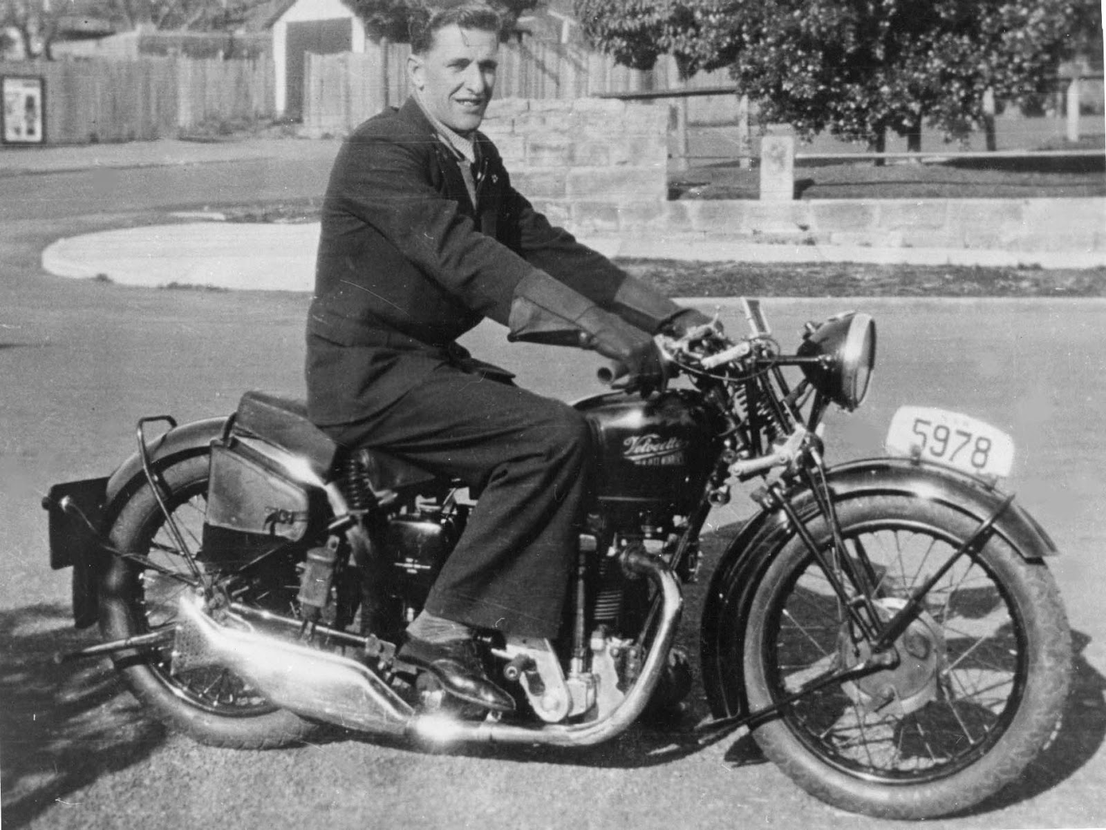 The Velobanjogent: A miscellania of motorcycling photos from my archive