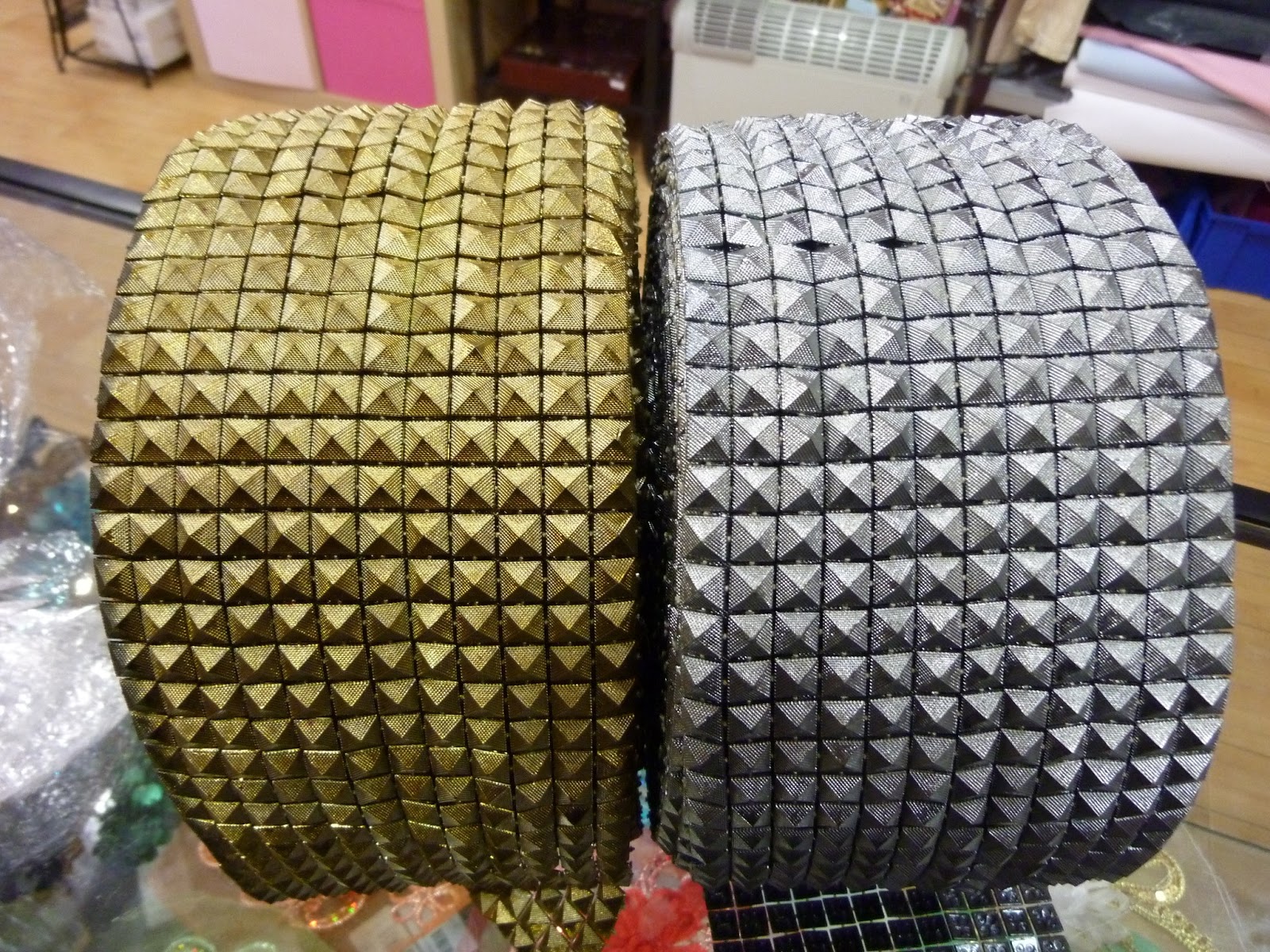 MERCERIA EL COSTURERO: TACHUELAS EN TIRA