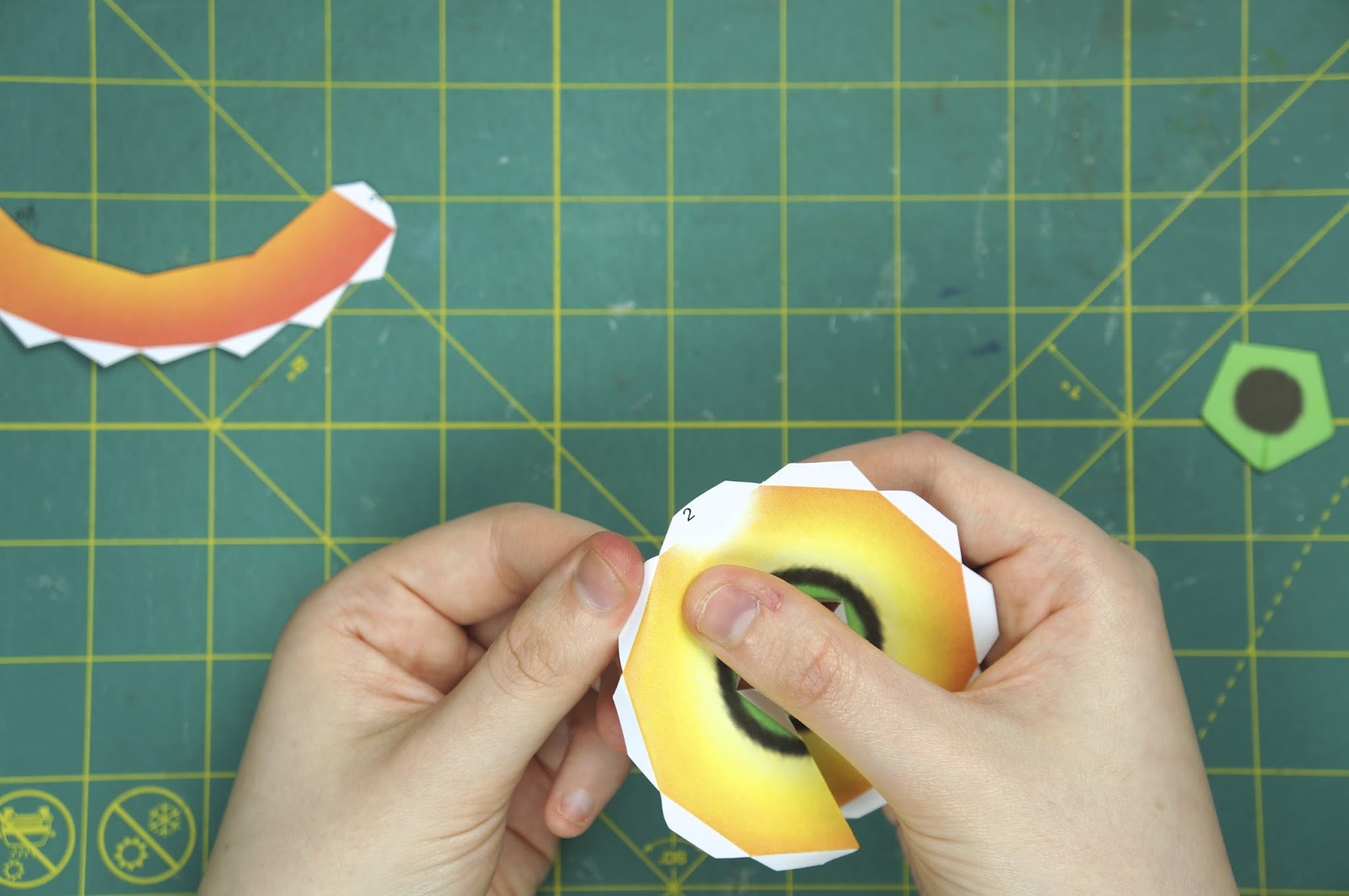 Otaku Crafts: Life Size Majora's Mask Papercraft