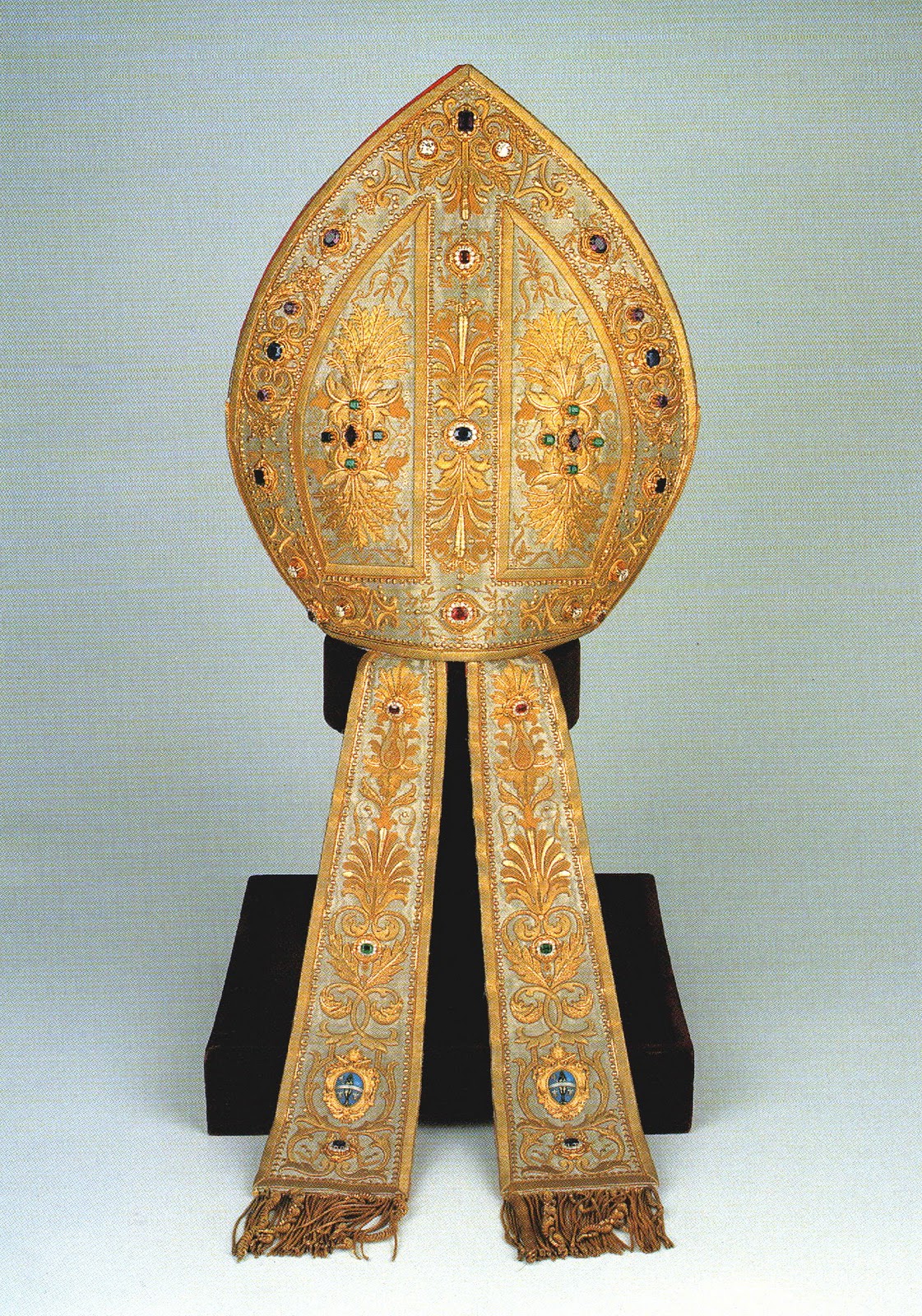 Santa Igreja: Mitras Papais