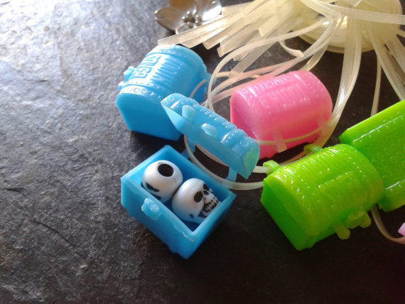 The HoarderRehab Blog: The Destiny of Things: Toothy Tooth Locket ...