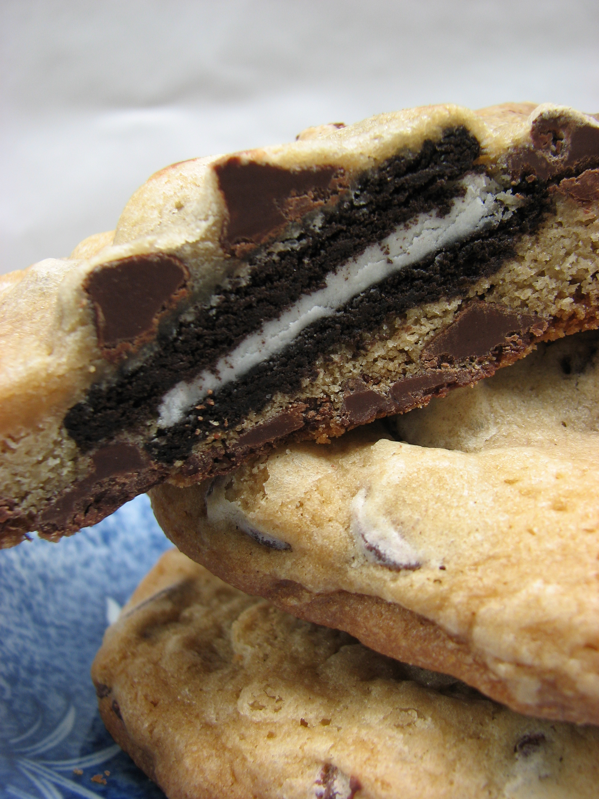 Heidi Bakes: Oreo Stuffed Chocolate Chip Cookies