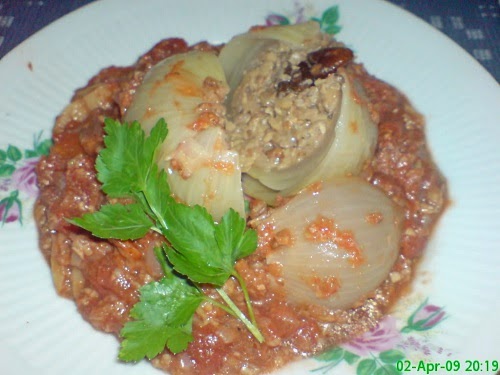 Cristina's world: Ceapa umpluta cu nuca si ciuperci