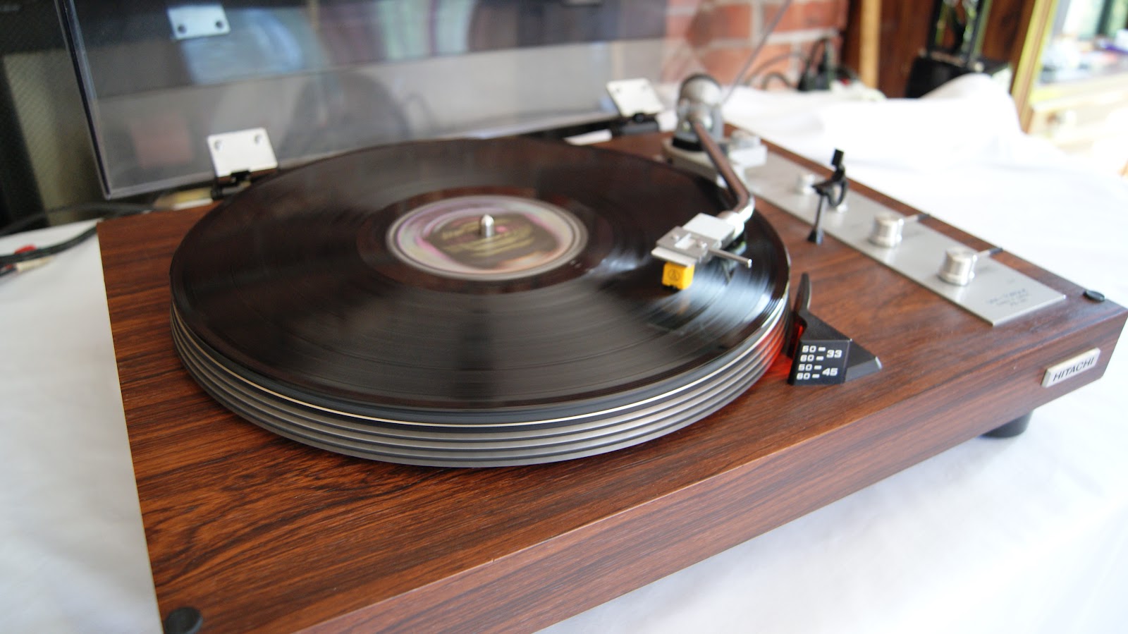 Hitachi PS-48 Turntable