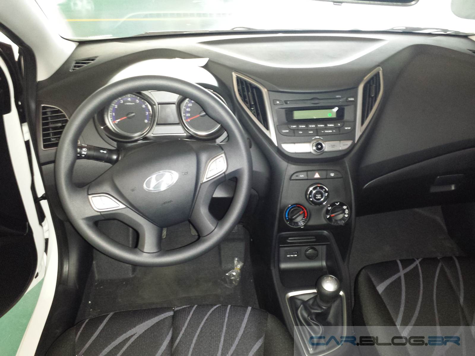 Hyundai HB20S adota interior cinza em todas as versões